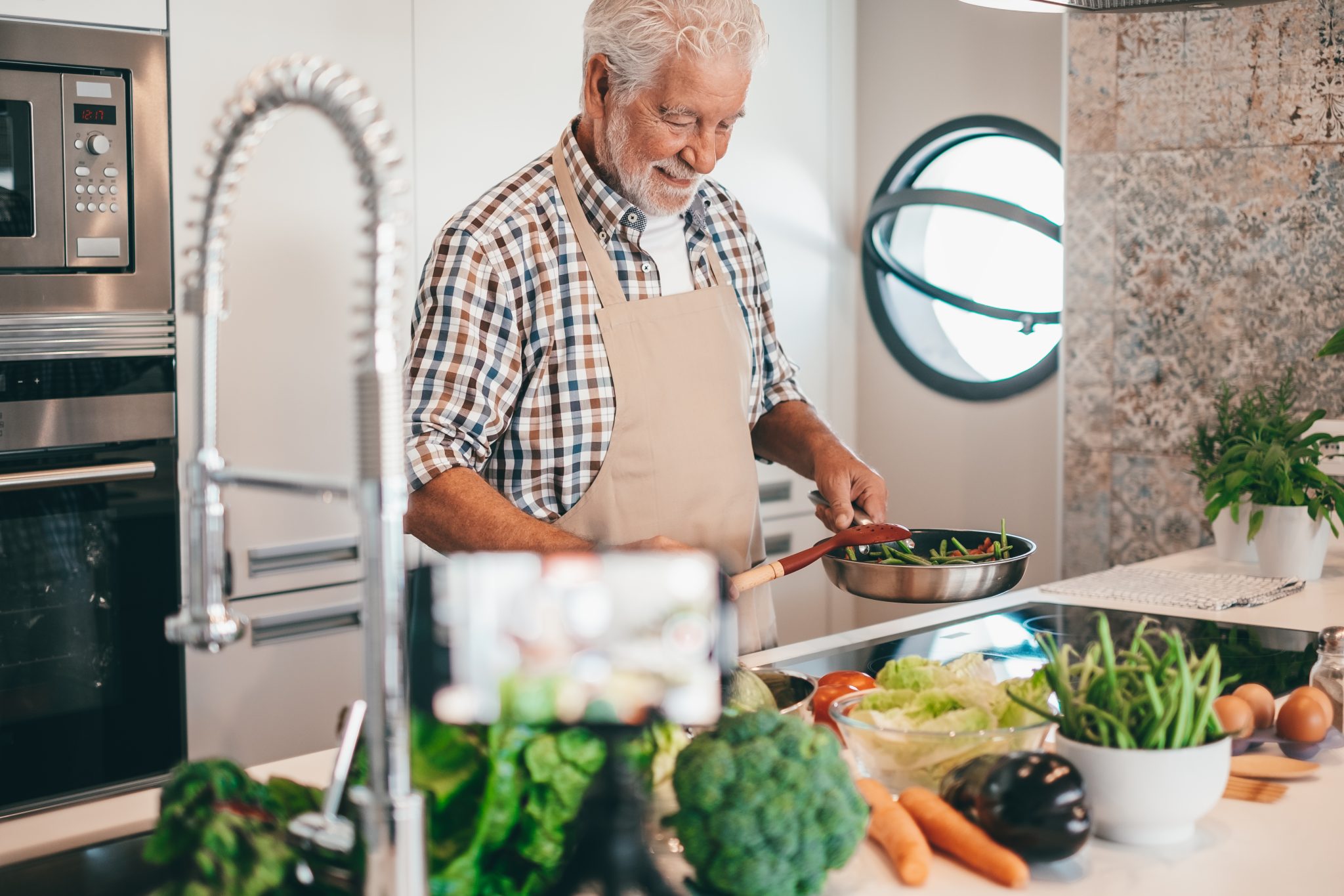 Kitchen Safety in Assisted Living Housing | Hobsensus